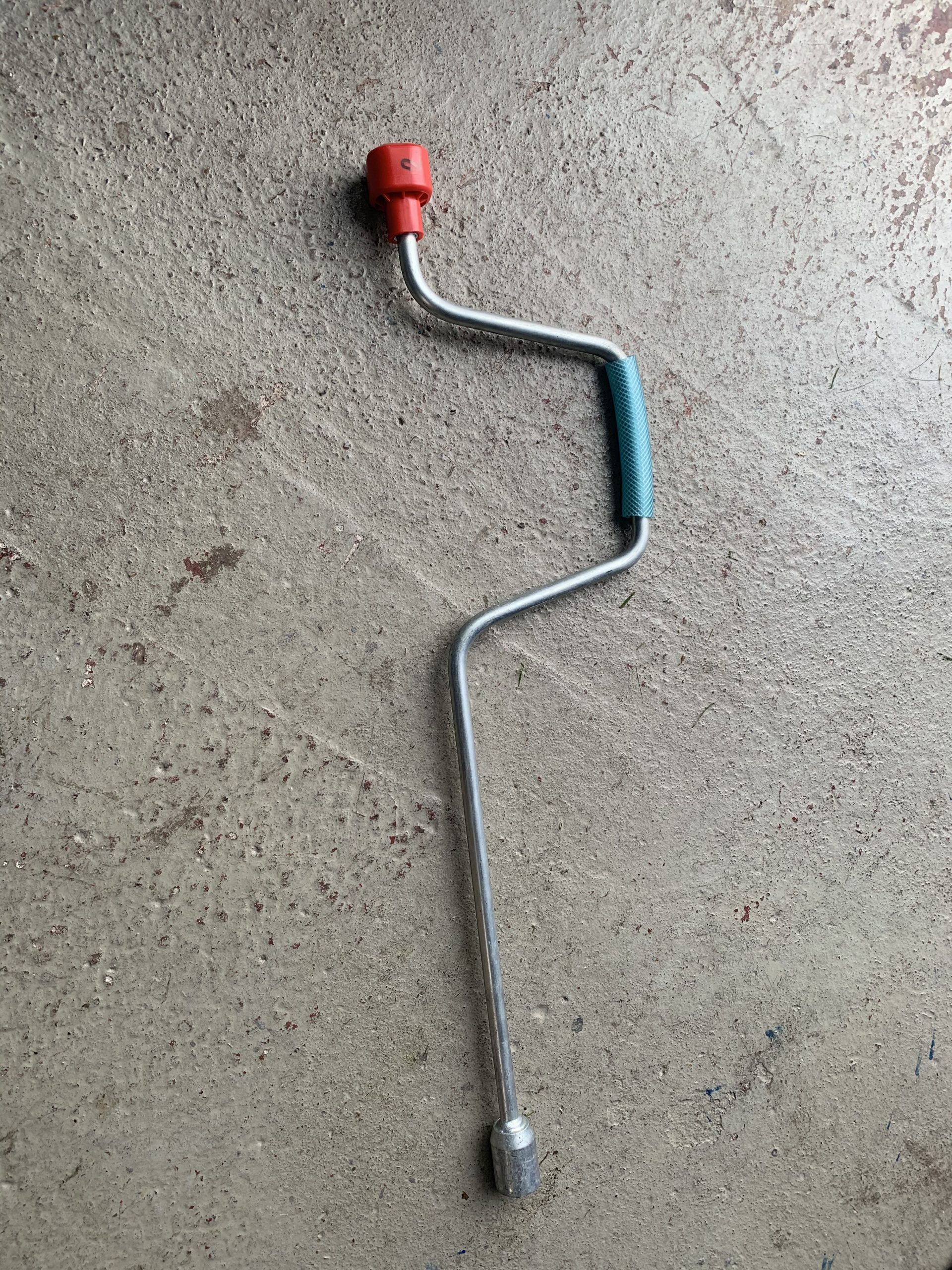 CARAVAN CORNER STEADY LEG WINDER. - The Spinney Caravan Storage